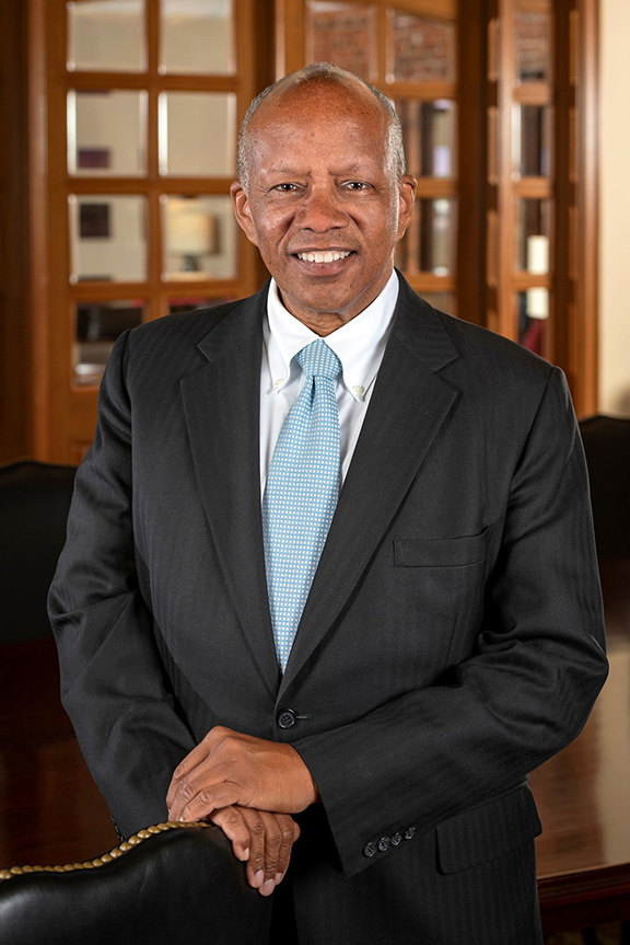 » Howard Woolley ’80 supports the student experience in Washington, D.C.